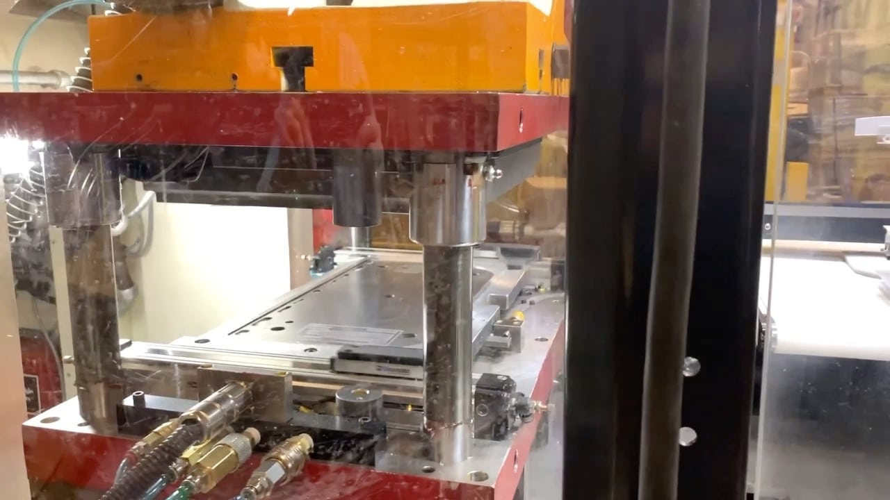 Solutions robotiques et automatisation sur mesure | UNiRO